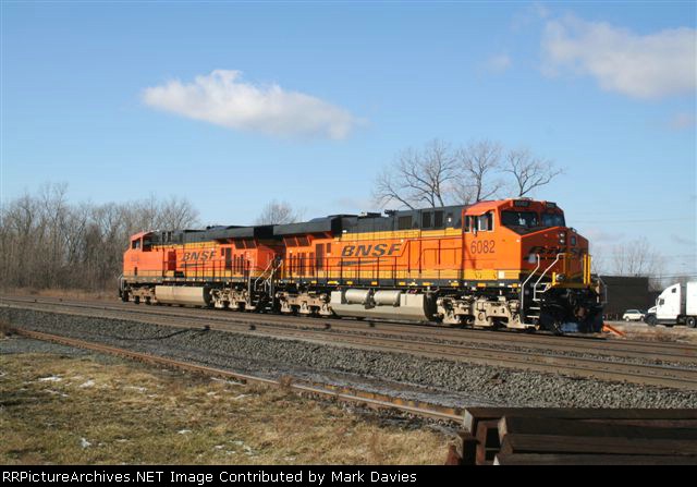 BNSF 6082 + 5820